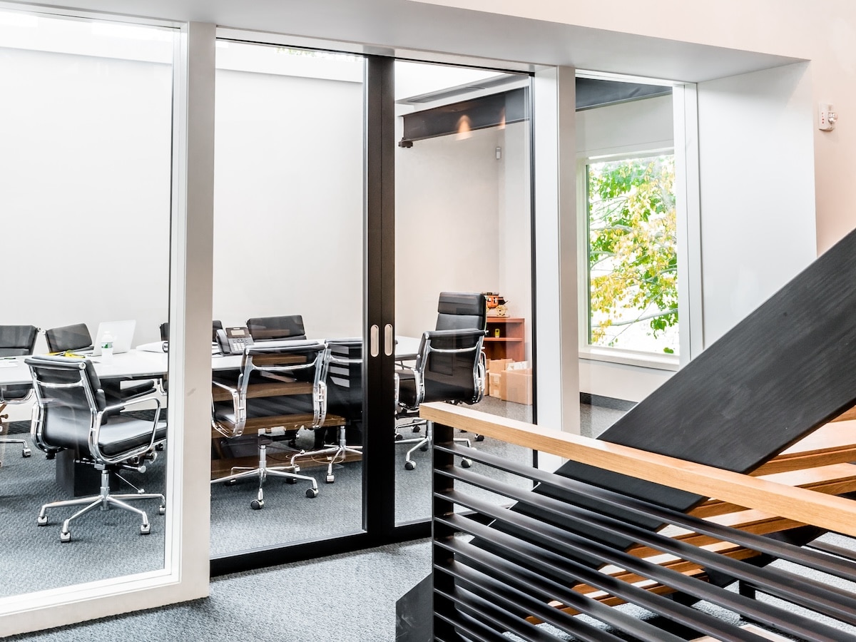 5 Ways a Glass Wall Adds Value to Your Conference Room | Raydoor 5 Ways ...